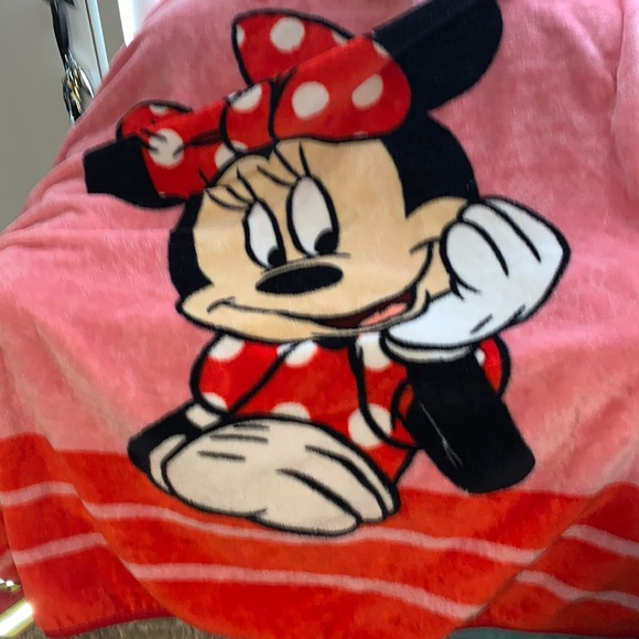 Disney | Bedding | Disney Minnie Mouse Big Eyed Girl Raschel Blanket ...
